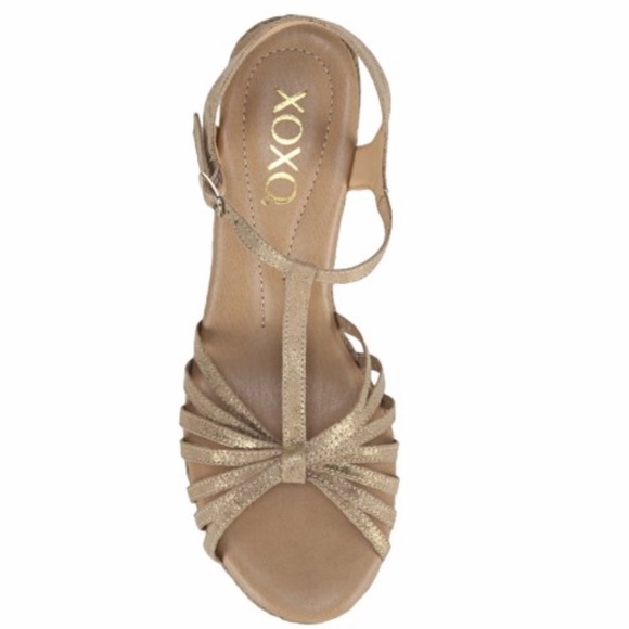 XOXO | Shoes | Xoxo Syracuse Gold Wedge Sandals | Poshmark